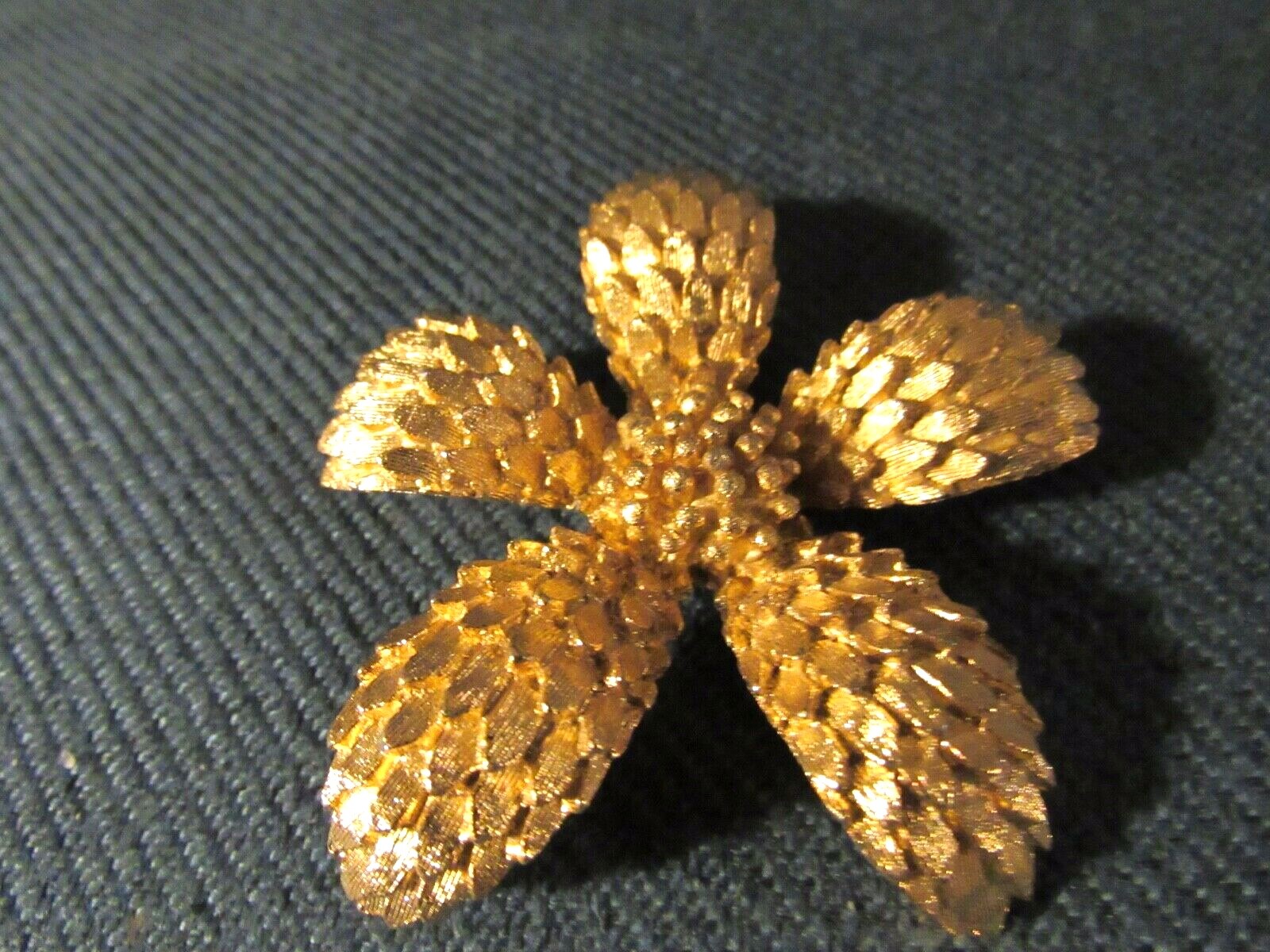Shiny Gold Tone Petal Flower 2 1/2” Vintage Brooch Pi… - Gem