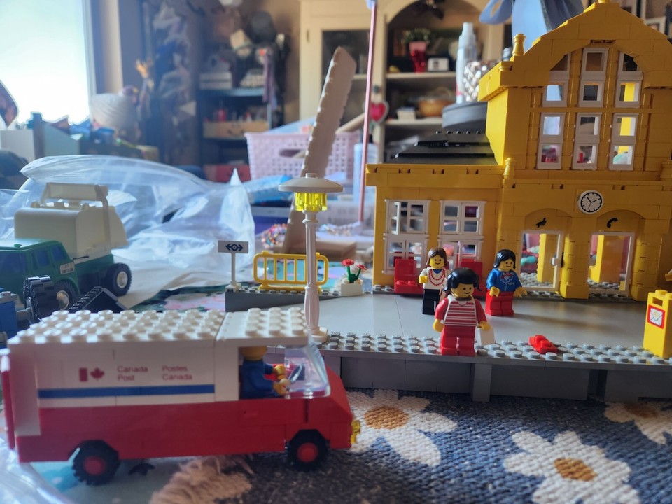 Lego® 4554 Metro Station + Canadian Mail Truck | eBay
