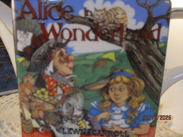 Alice in Wonderland - Sadler Library Teapot Made England Lewis Carroll ...