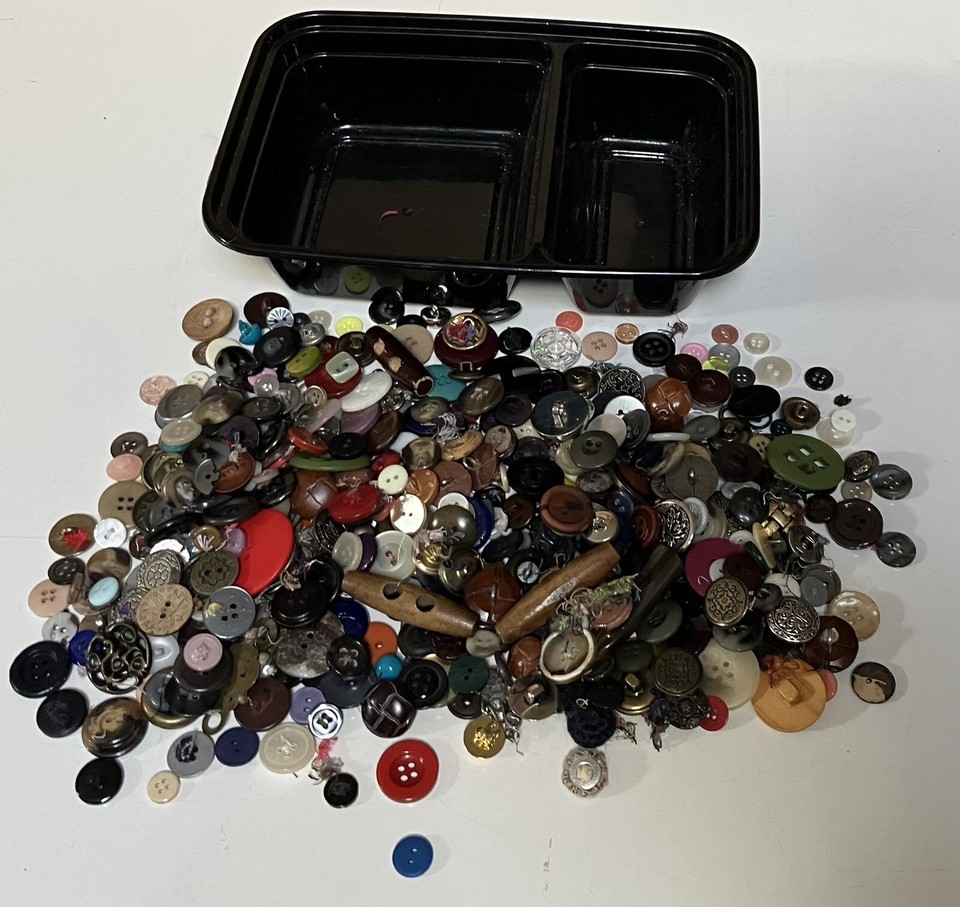 Random one pound lot of Upcycled Buttons plastic, Metal, wood, all ...