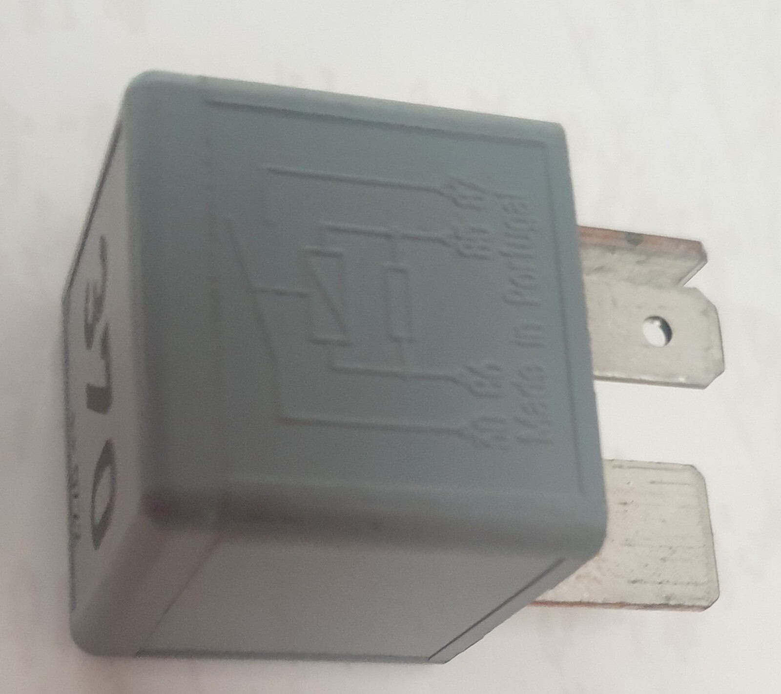 GENUINE 370 RELAY VW AUDI SKODA SEAT 8D0951253 - V23134-J52-X300 4 PIN ...