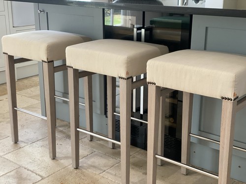 Neptune Shoreditch set of 3 Bar Stools Clara Natural Pale Oak Leg RRP £ ...