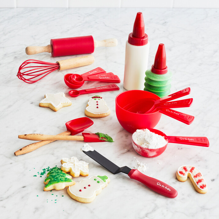 Sur la Table KIDS Holiday 15 pc BAKING Gift DECORATING Cookie Making ...