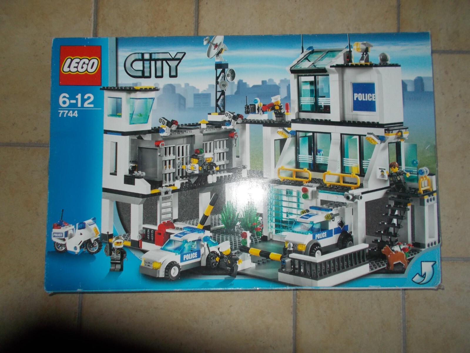 Lego® City - 7744 - Polizeistation - mit Originalverpackung (OVP + BA ...