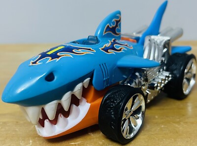 Hot Wheels Shark Car Extreme Action - Lights and Sound Sharkruiser ...