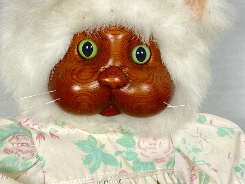 VTG Robert Raikes Charmaine Girl Cat CADD 7277/7500 White w/Clothes and ...