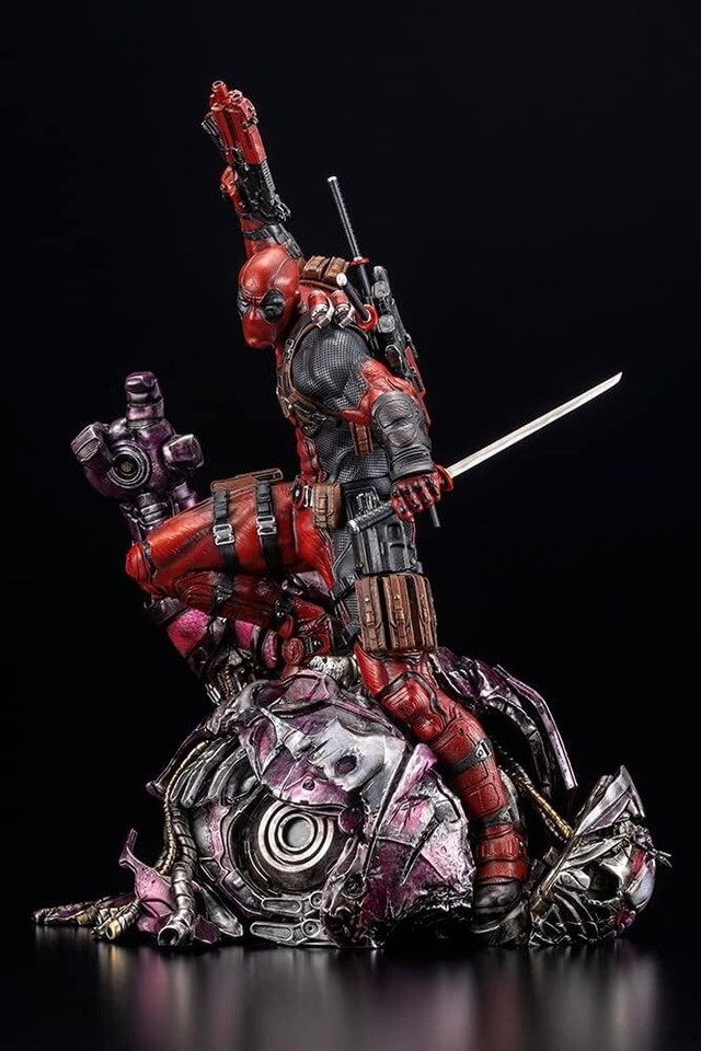 MARVEL UNIVERSE Deadpool Figure FINE ART STATUE Signature Series From ...