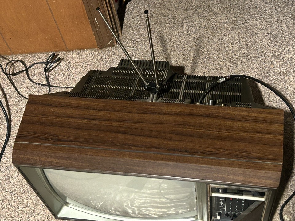 Zenith Space Command CRT TV | 19" | Vintage Woodgrain | SY1927W | 1983 ...