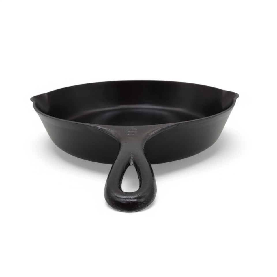 Griswold 704F Cast Iron Skillet #8 Slant Logo Heat Ring Dual Spout | eBay