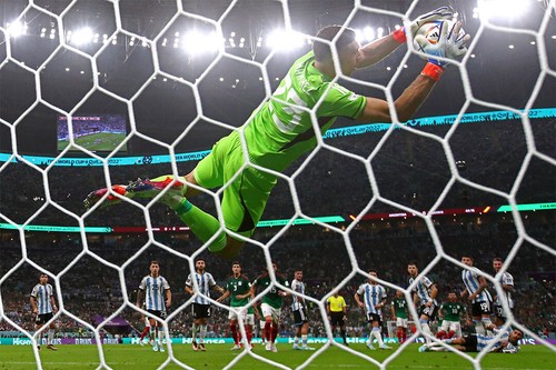 Emiliano Martinez Argentina Goalkeeper Parade Save Football - POSTER 20 ...