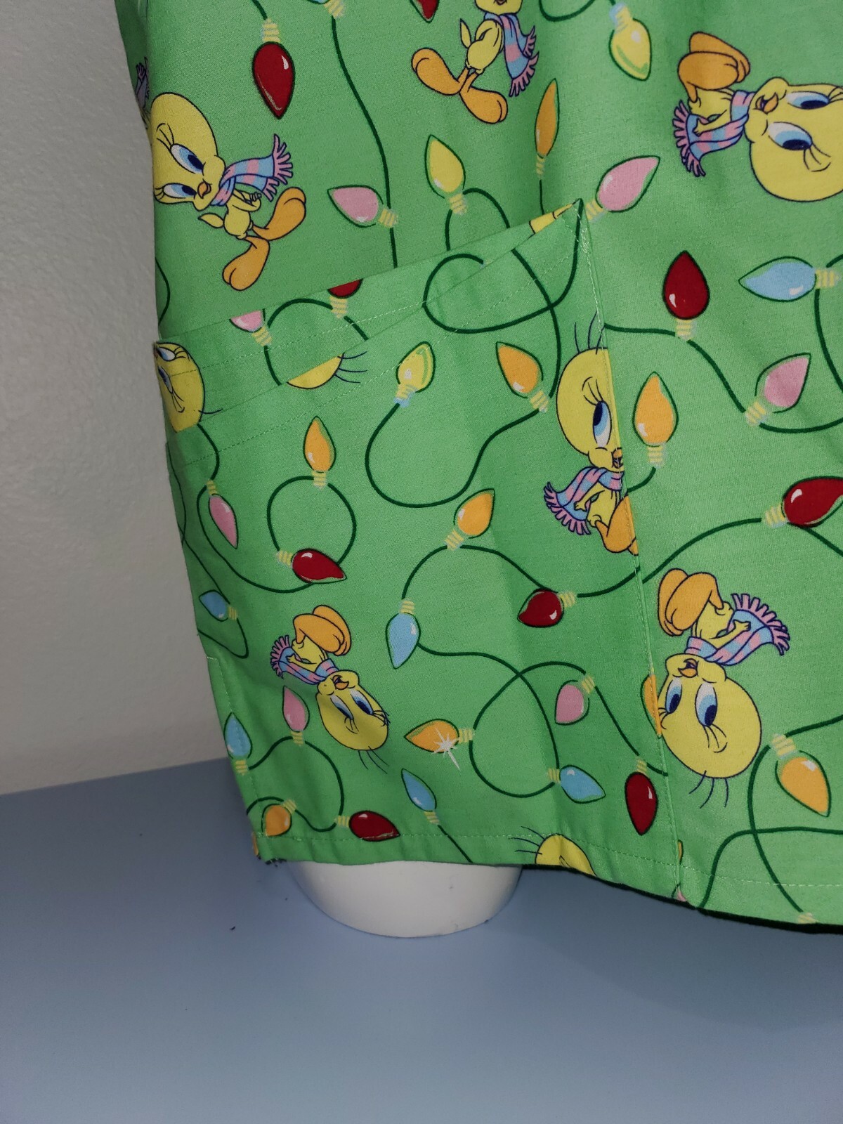 LOONEY TUNES TWEETY BIRD SCRUB UNIFORM TOP NWT L | eBay