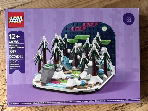 LEGO ‎40785 Northern Lights Diorama GWP Glow-in-the-Dark Moon - Free ...