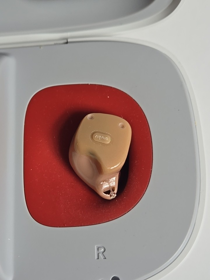 Pair of Signia Insio 7AX Charge & Go C&G AX ITE/HS/ITE Hearing Aids ...