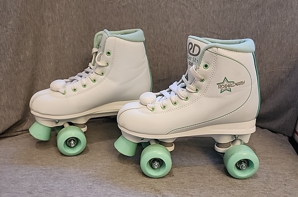 Roller Derby Roller Star 600 white and mint skates, size 6 | eBay