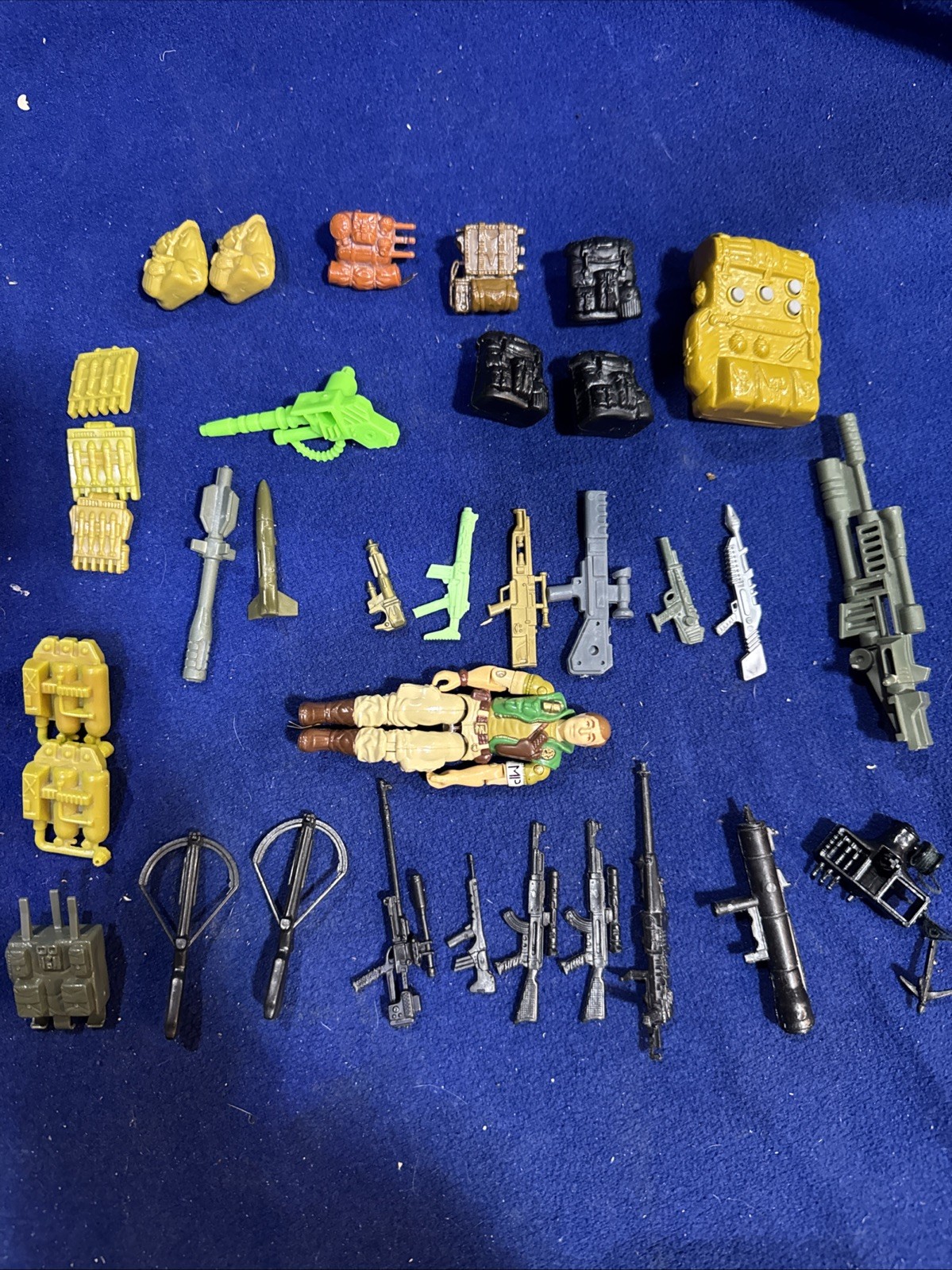 GI Joe Hasbro ARAH Lot of 34 Guns, Backpacks, Cross Bows, Rifles ...