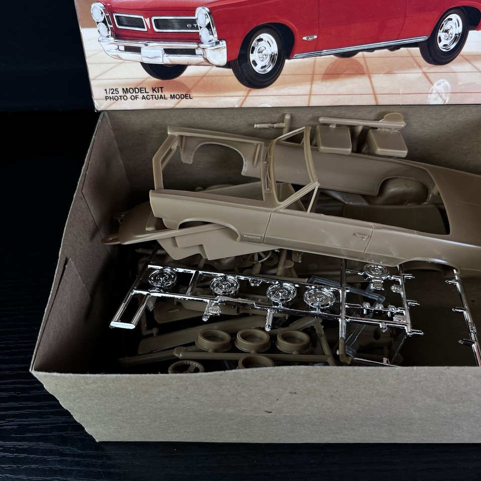 Vintage 1986 ERTL AMT 1965 Pontiac GTO 3 in 1 model kit 6593 1/25 scale ...