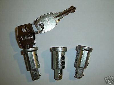 LAND ROVER DEFENDER 90 110 THREE BARREL KEY | Grelly UK