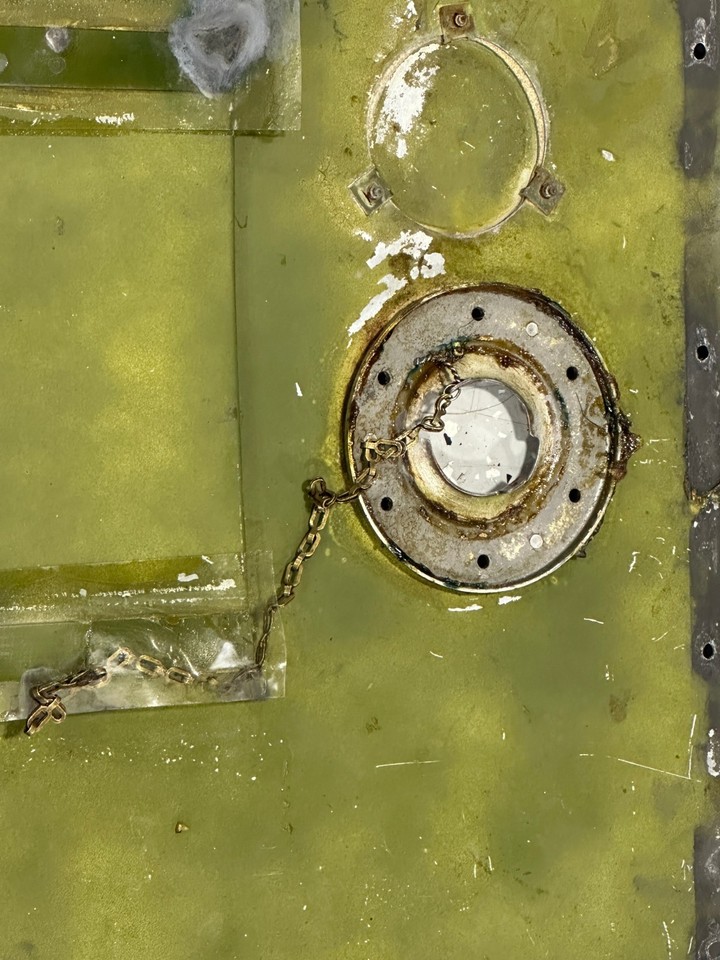CESSNA 172 N COVER ASSY - TANK WELL LH (STD RANGE TANKS) P/N: 0523521 ...