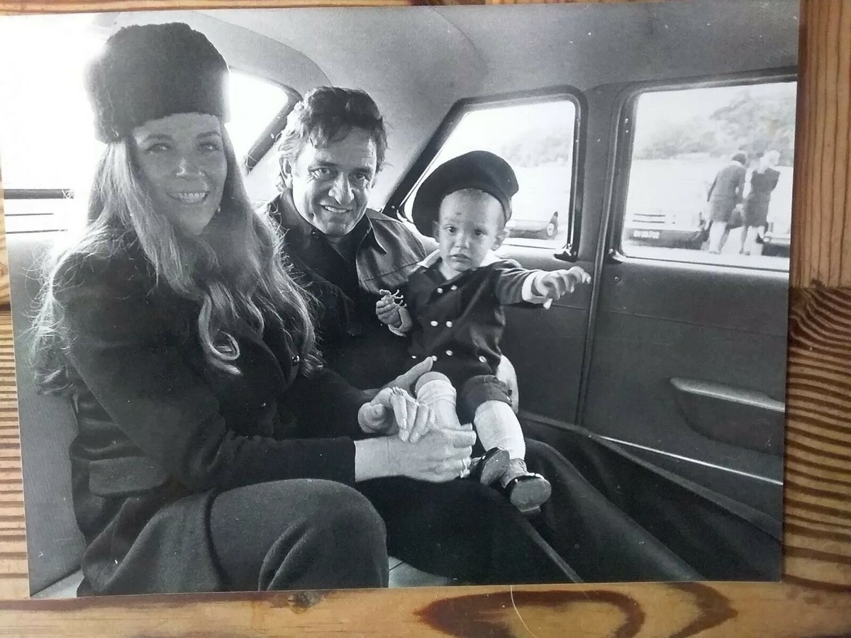 June Carter Et Johnny Cash, Enfants Listen To AI Johnny Cash Sing