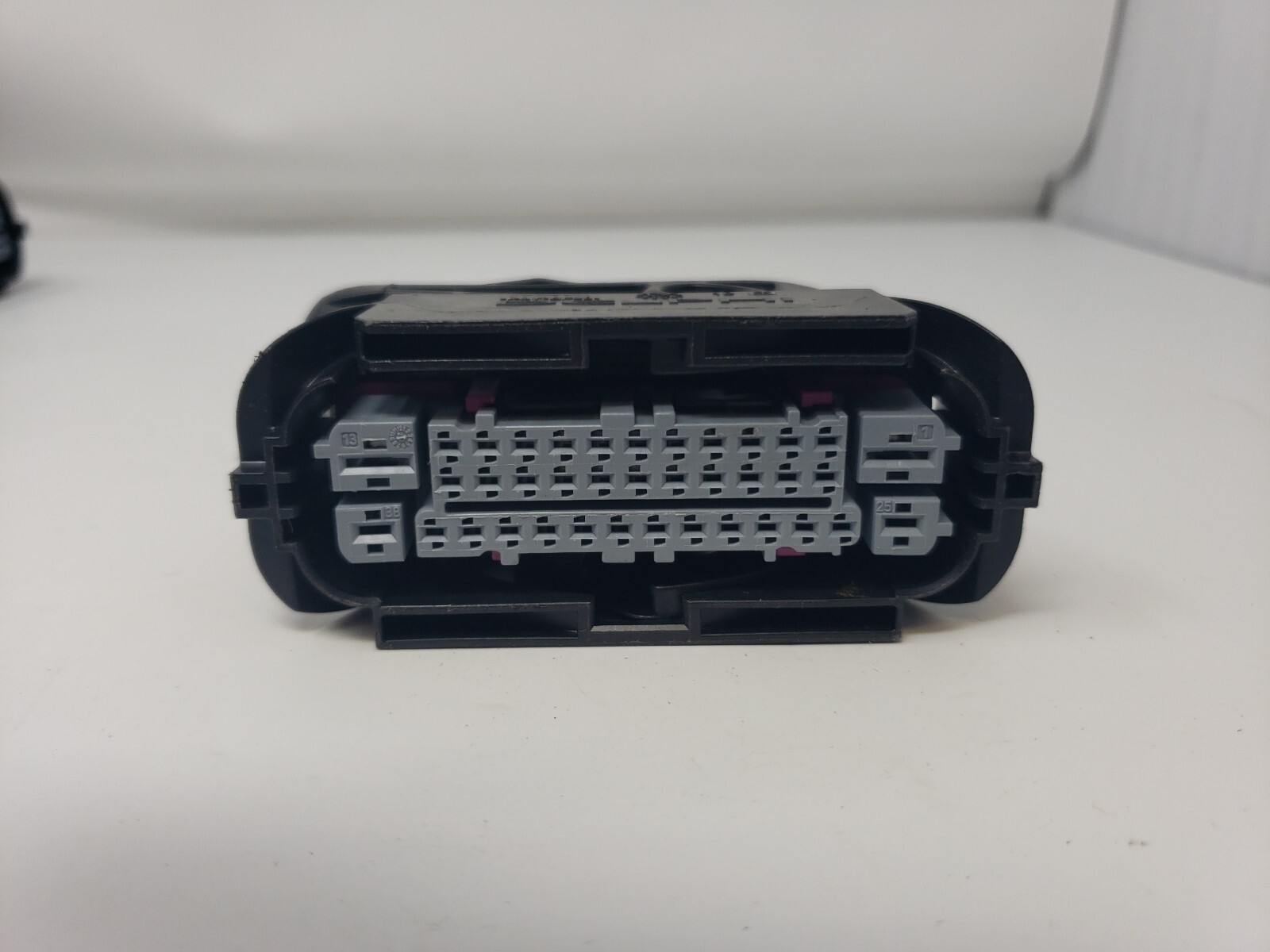 Lot Of 37 Delphi PBT-GF20 Terminal Connector 2B | eBay