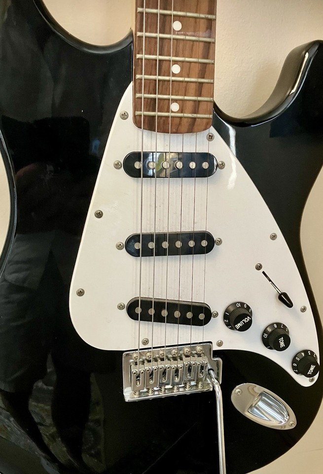 First Act ME301 Black Solid Body Electric Guitar W/Gigbag | eBay