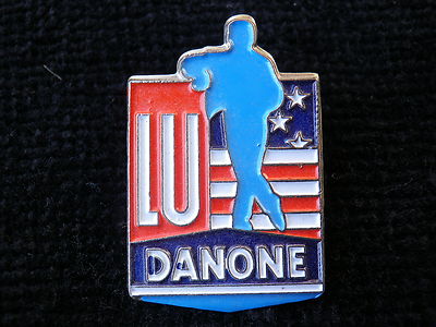 PIN'S société LU DANONE (envoi suivi ) | eBay