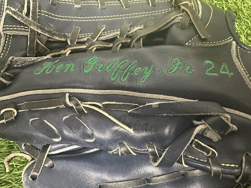 Ken Griffey Jr. Seattle Mariners Game Used Fielding Glove 1995 PSA/DNA ...
