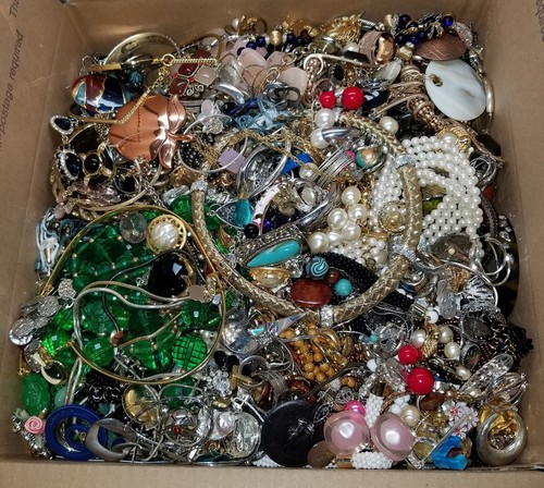 Vintage/Retro/Modern Costume Scrap/Wear Grab Bag Jewelry Lot (BOX D ...