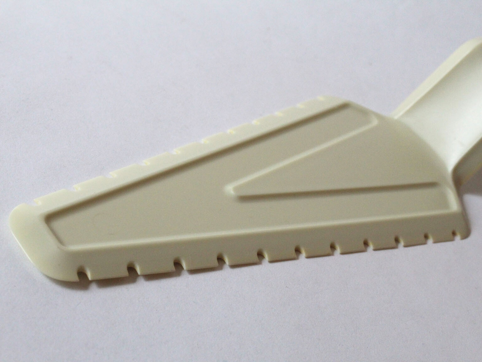 Tupperware Pie Cake Quiche Server Ivory White Plastic 10.5-Inch 1228-3 ...