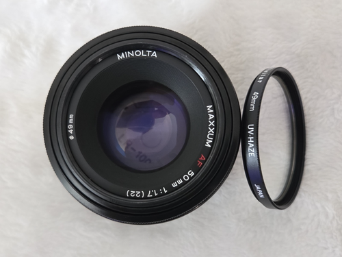 Minolta Maxxum AF 50 f/1.7 SLR Camera Lens With UV-Haze Filter & Covers ...