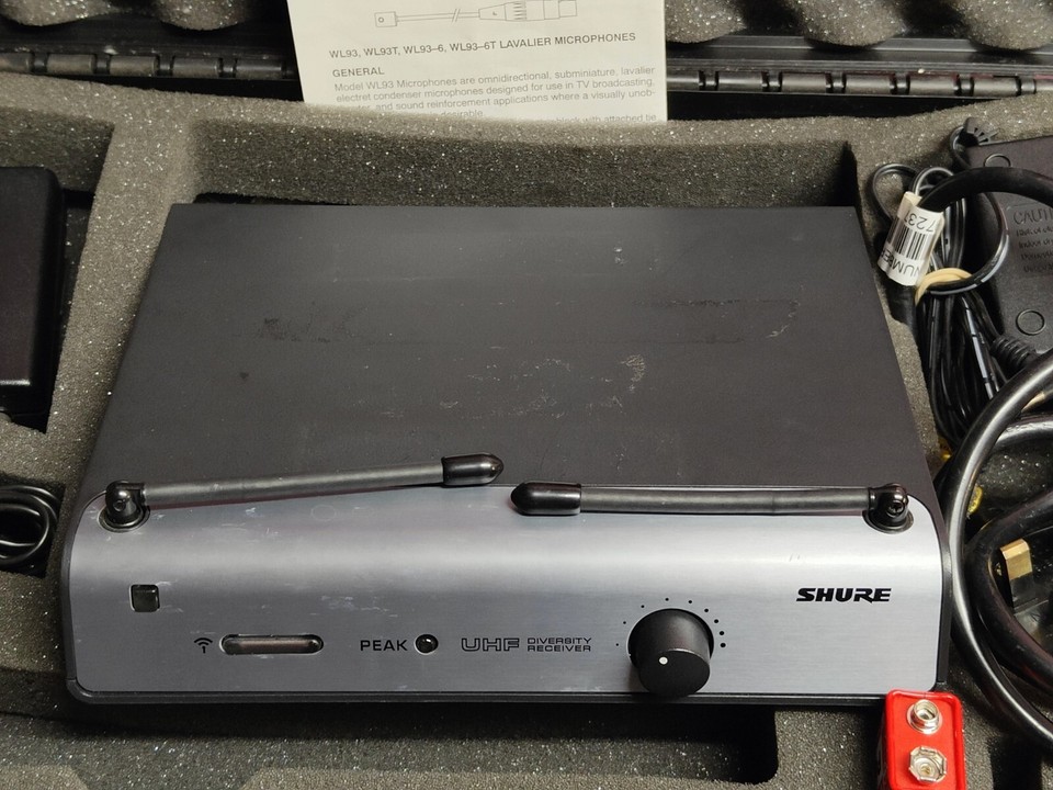 SHURE DIVERSITY RECEIVER T4A-AQ AND WIRELESS TRANSMITTER UT1-VT - 864. ...