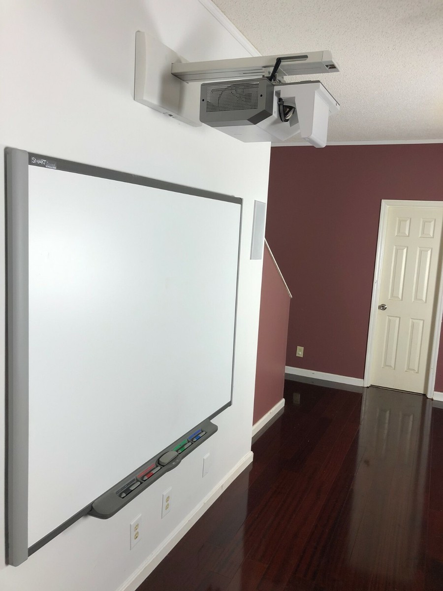 Dell Versus Smartboard Projector Dell XPS 13 (2024) Review: An Elegant