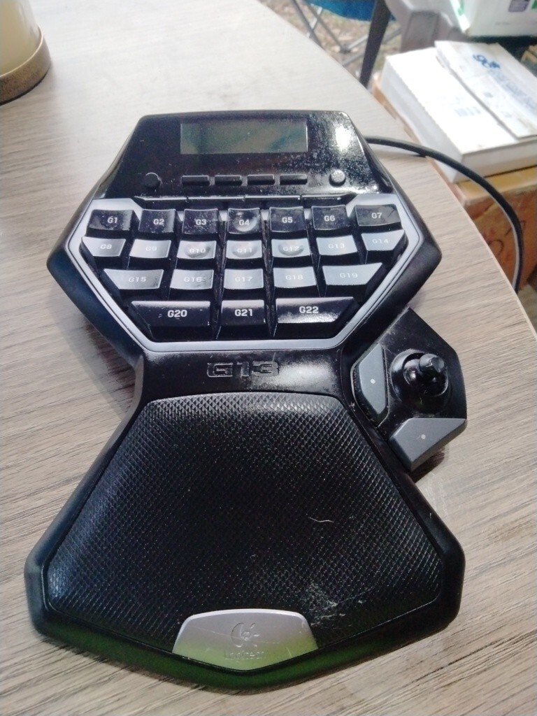 Logitech G13 Advanced Gamepad USB Programmable Gameboard with LCD -SAME ...