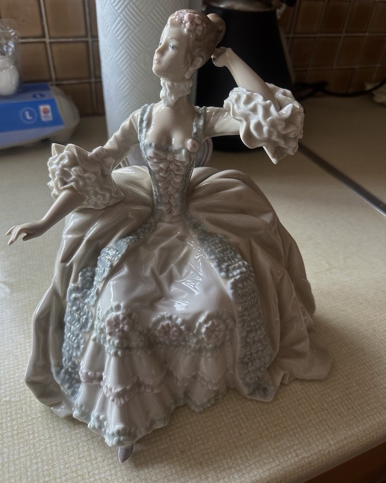 Extremely Rare Lladro Seated Lady Figurine 24cm Rococo Dress – Repaired ...