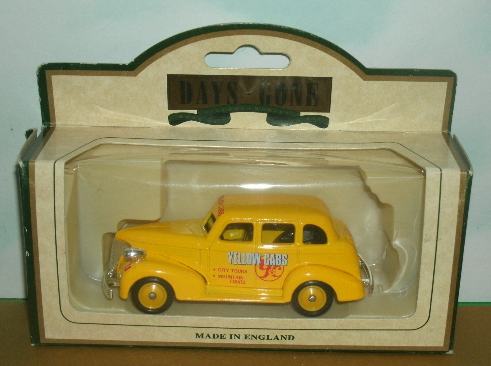 1/55 Scale 1939 Chevy Taxi Cab Diecast Yellow Cabs Taxicab 3.5" Lledo ...