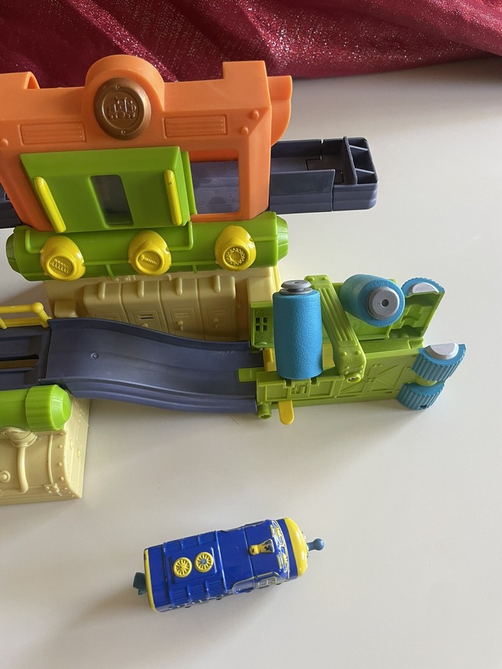 Chuggington Die-Cast Fix and Go Repair Shed Playset! Works! | eBay