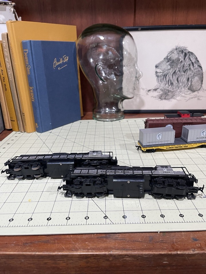 Life Like HO Powered &Dummy GP38-2 Diesel Loco R.R Donnelley & Sons ...