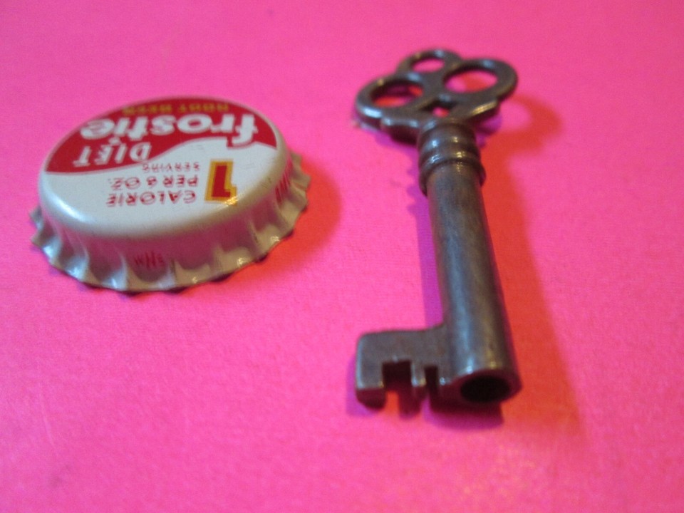 VINTAGE OLD BOW OPEN BARREL SKELETON KEY OBSOLETE LOCK MORE LISTED Q2 ...