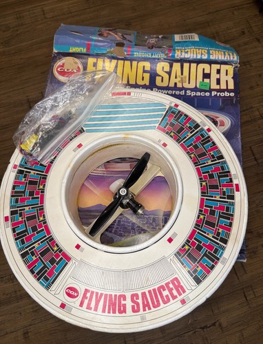 Vintage Cox Flying Saucer w/Box & .049 Thimble Drome Engine - R/C Model ...