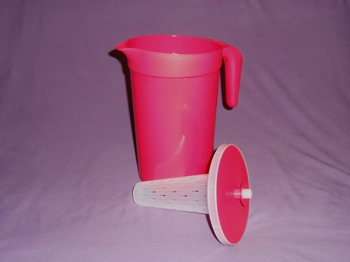 Tupperware 1 gallon classic pitcher seal with infuser insert lemonade ...
