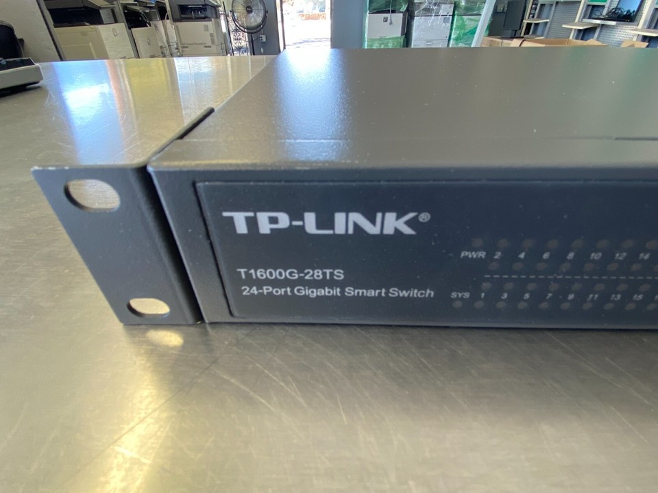 TP-Link JetStream 24-Port Gigabit Smart Switch T1600G-28TS w/ Rack Ears ...