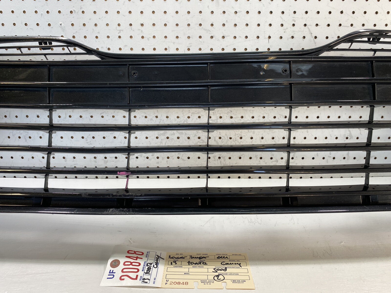 2018 2019 2020 TOYOTA CAMRY XLE LE FRONT BUMPER LOWER GRILLE OEM 53102 ...