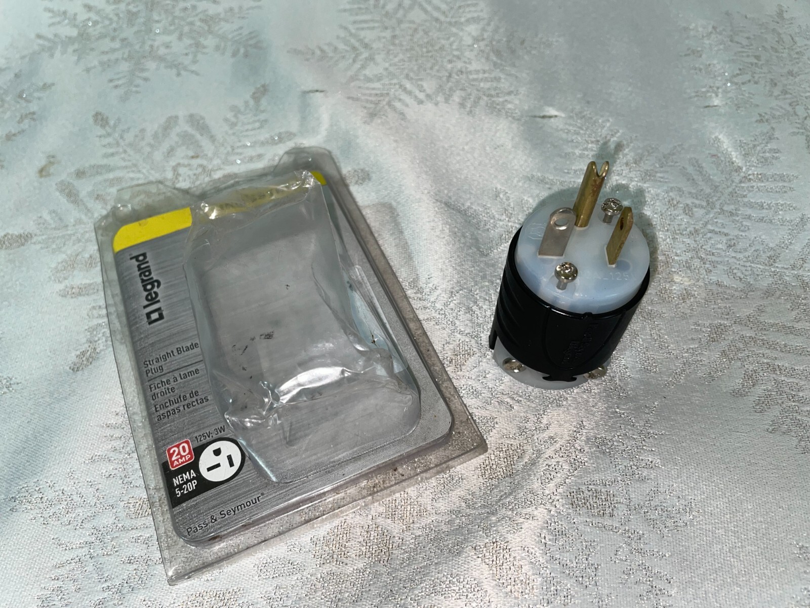 NEW Legrand Pass & Seymour PS5366XCCV4 Straight Blade Plug 20A 125V ...