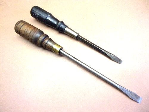 2 Vintage Unbranded Wood-Handled Flathead Screwdrivers 3/8" & 1/2" Tips ...