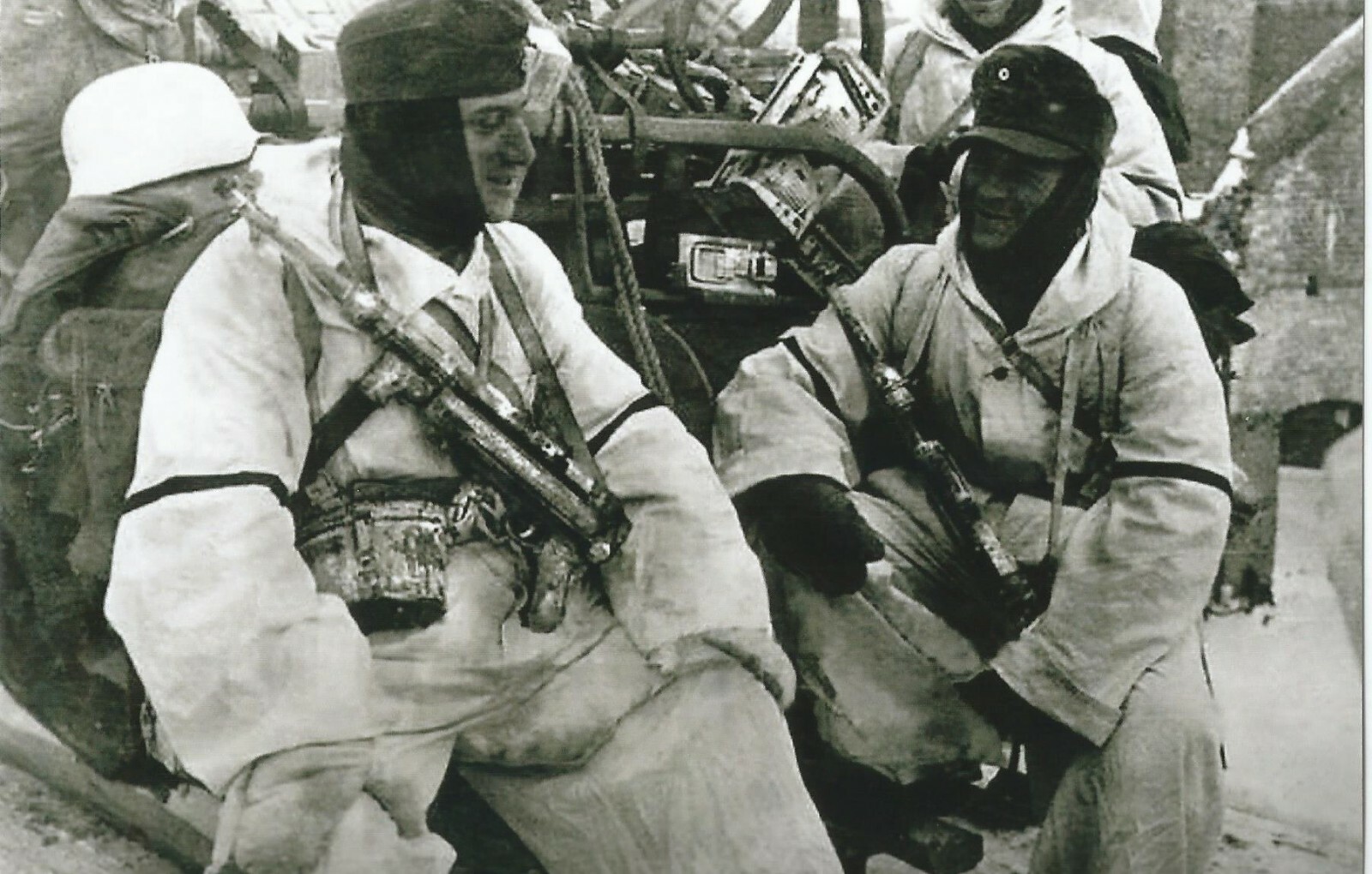 German WW II Photo German Soldiers - Winter Camo - MP40 Machine Gun | eBay