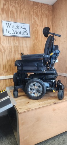 QUANTUM Q6 EDGE .POWER TILT,RECLINE AND LEGS. ALL-TERRAIN. ATTENDANT ...