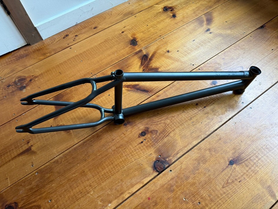 Cult Hawk V3 Frame 21.3 Top tube S&M Fit Kink T-1 FBM Fiend (Never ...