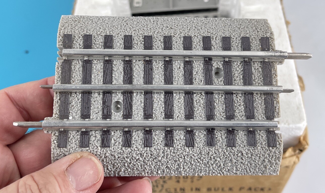 Lionel Fastrack 4 1/2" Straight Track # 6-12025 Brand New | eBay