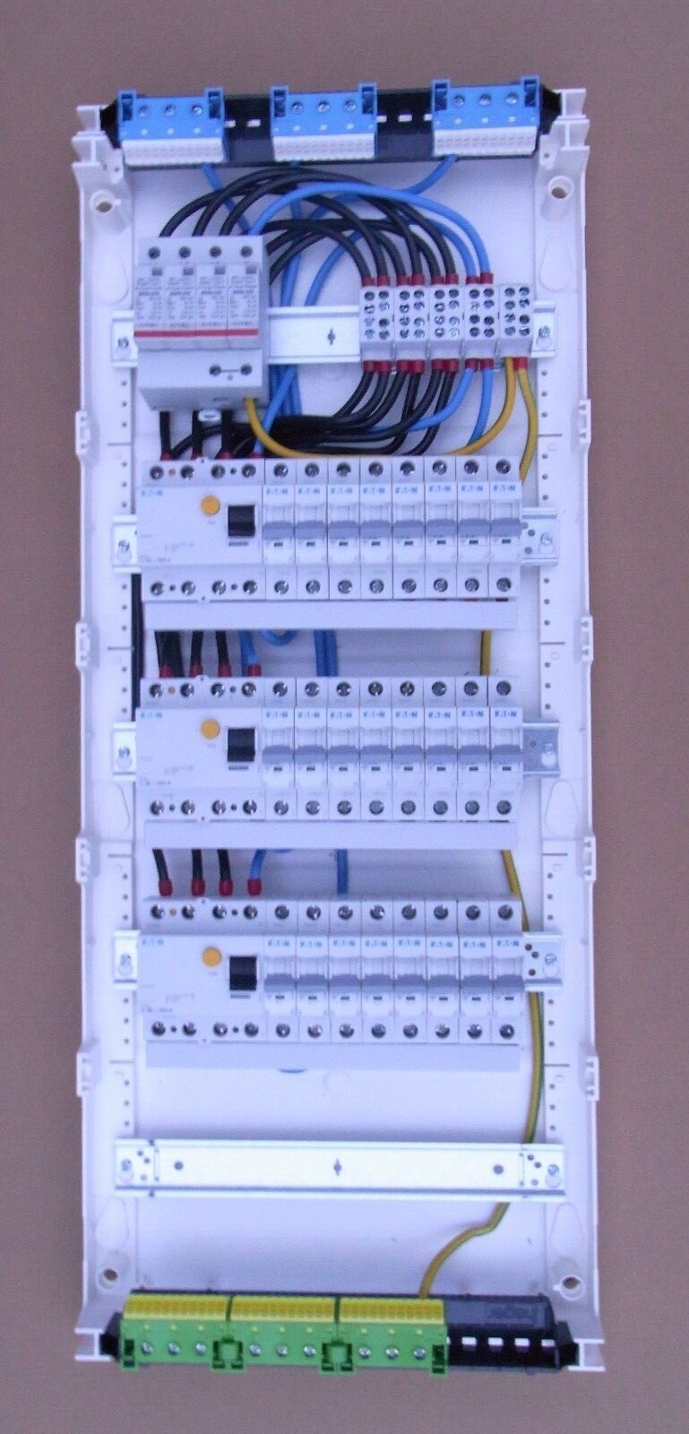 Hager AP Aufputzverteiler VA60CN fertig verdrahtet Sicherungskasten 5 ...
