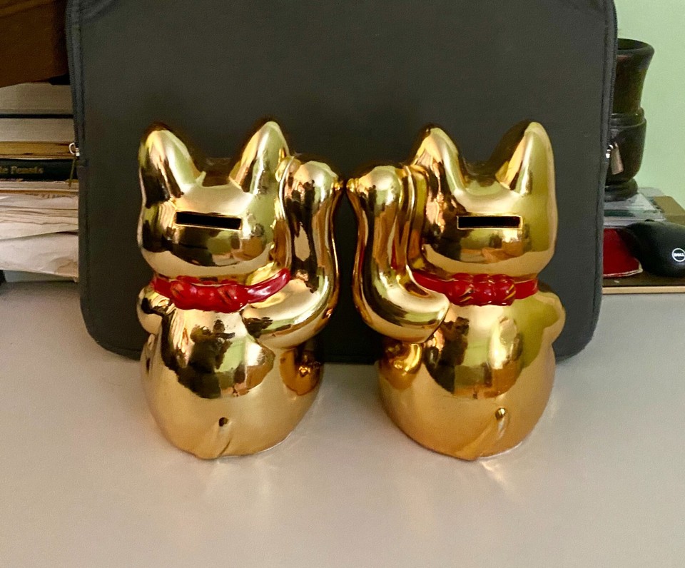 Golden Maneki Neko Japanese Traditional Lucky Cat Beckoning Left and ...